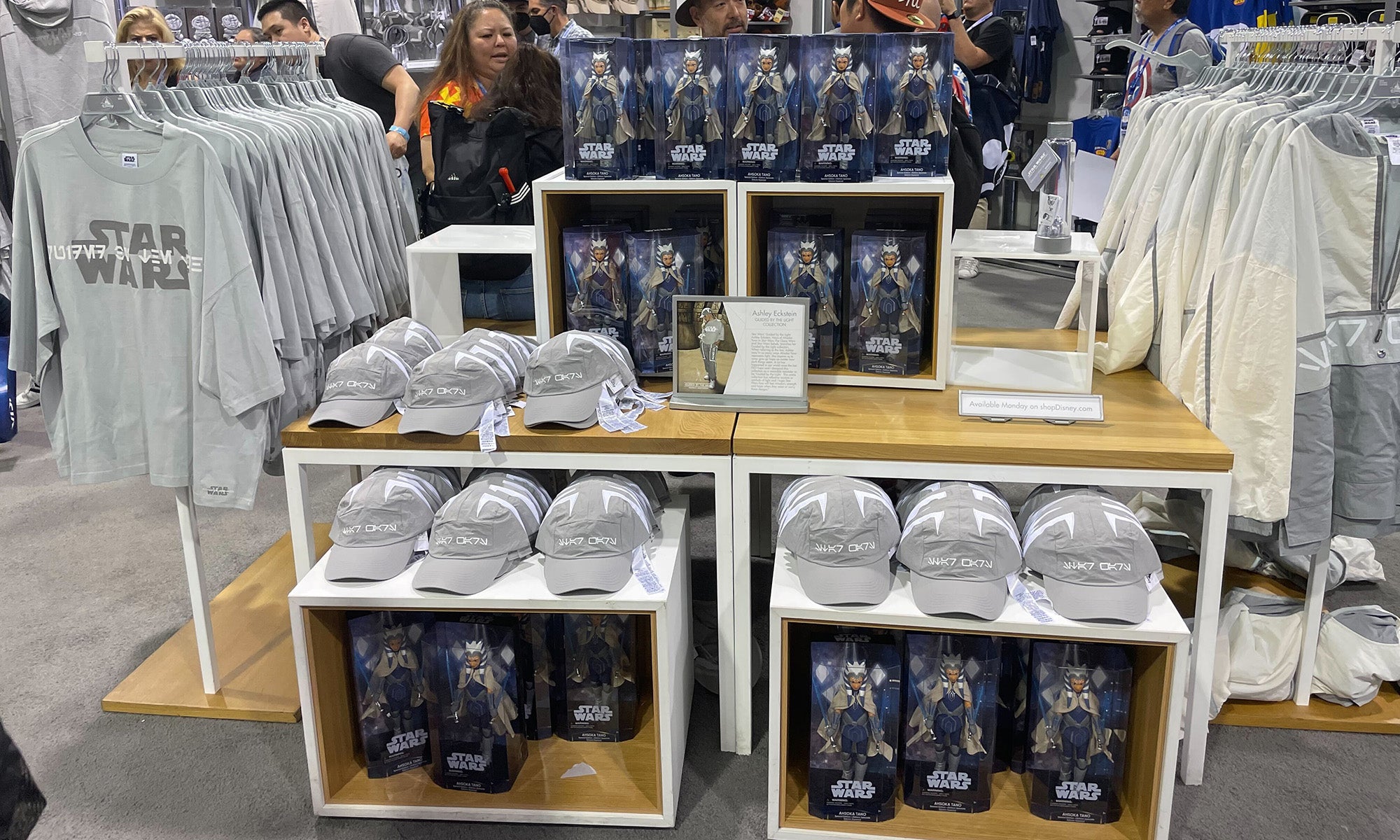 Ashley Eckstein's Star Wars: Guided By The Light Merch Hits The Floor ...